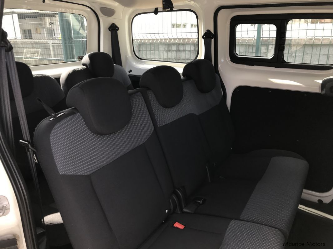 Used Nissan NV200 - TURBO - WHITE | 2016 NV200 - TURBO - WHITE for sale | Camp Fouquereaux ...